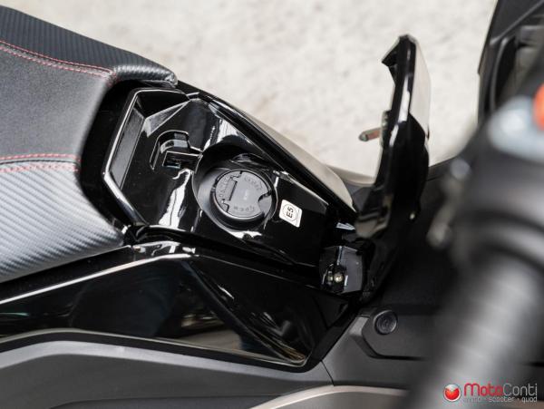 MotoConti - Scooter Kymco AK 550 Premium 2026